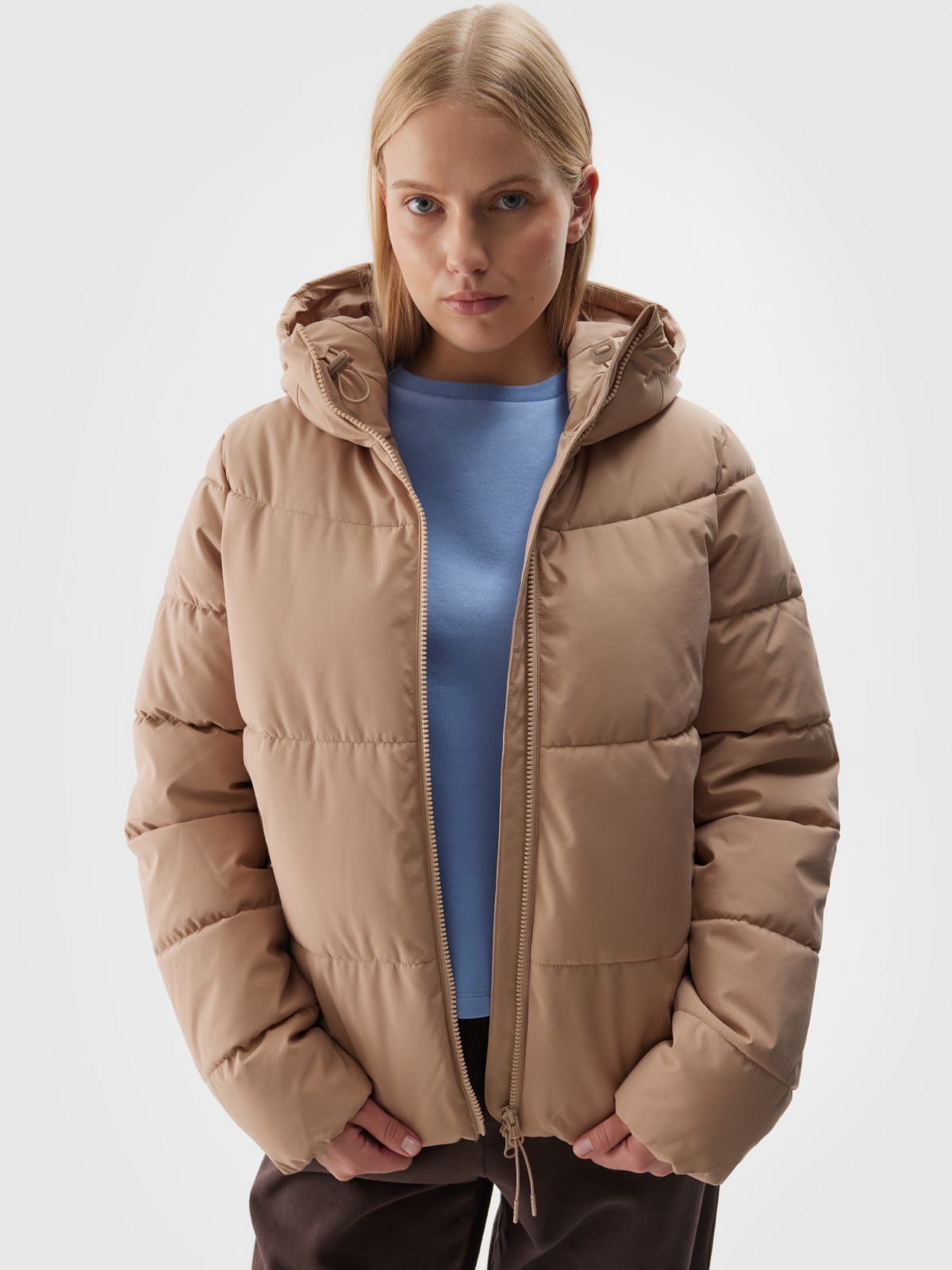 Women's synthetic-filled down jacket - beige | 4F Women's synthetic-filled down jacket - beige | 4F
